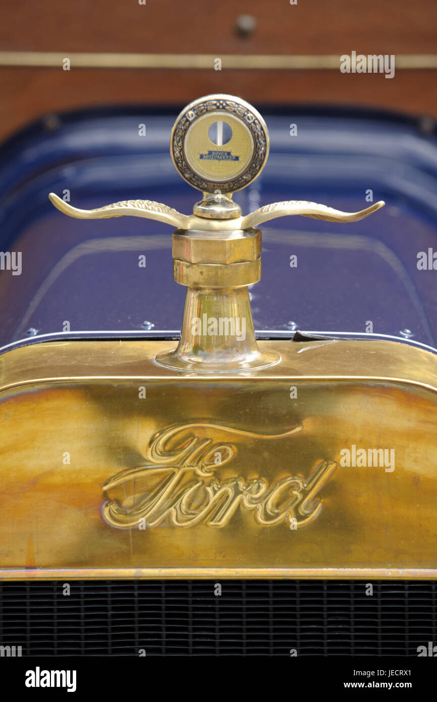 Car engine radiator hi-res stock photography and images - Alamy