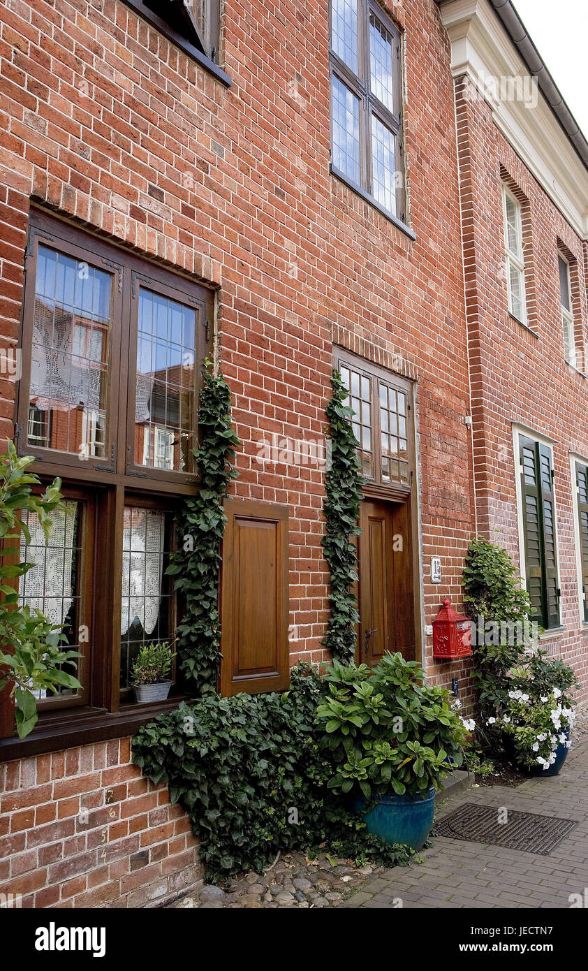 Dutch house red brick hi-res stock photography and images - Alamy