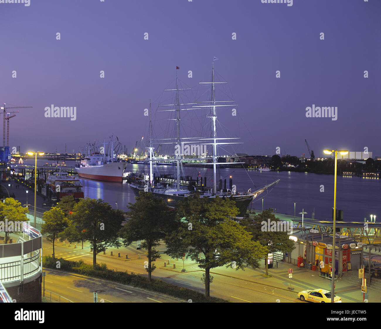Three mast ship hi-res stock photography and images - Alamy