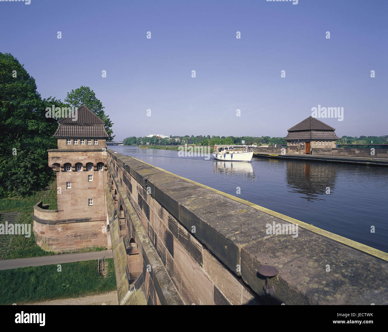 Germany, North Rhine-Westphalia, Minden, waterway cross, medium country ...