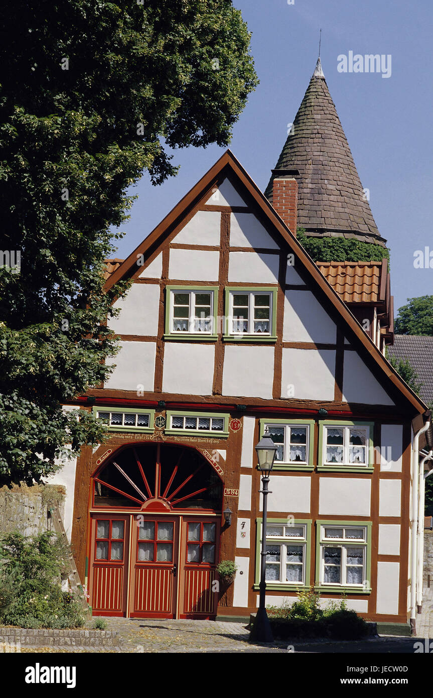 Germany, North Rhine-Westphalia, Lügde, half-timbered house, background ...