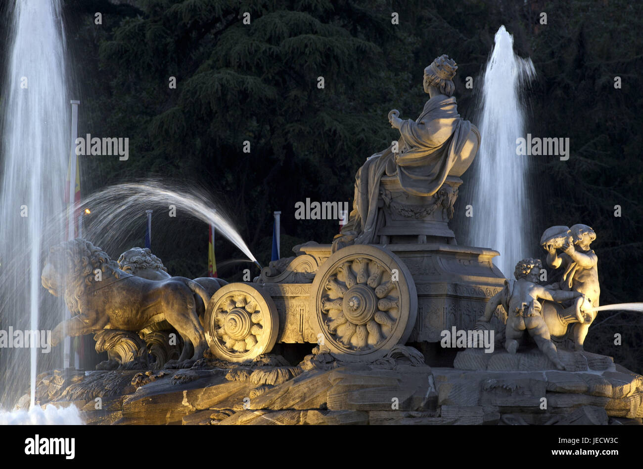 Spain, Madrid, plaza de Cibeles, Fuente de Cibeles, fountains at night ...