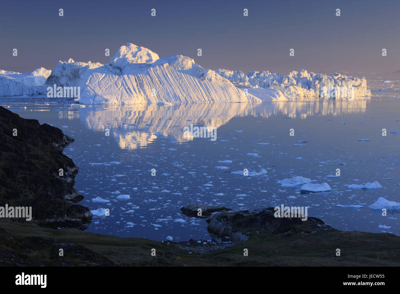 Greenland, Disco Bay, Ilulissat, fjord, icebergs, scarp, evening light ...
