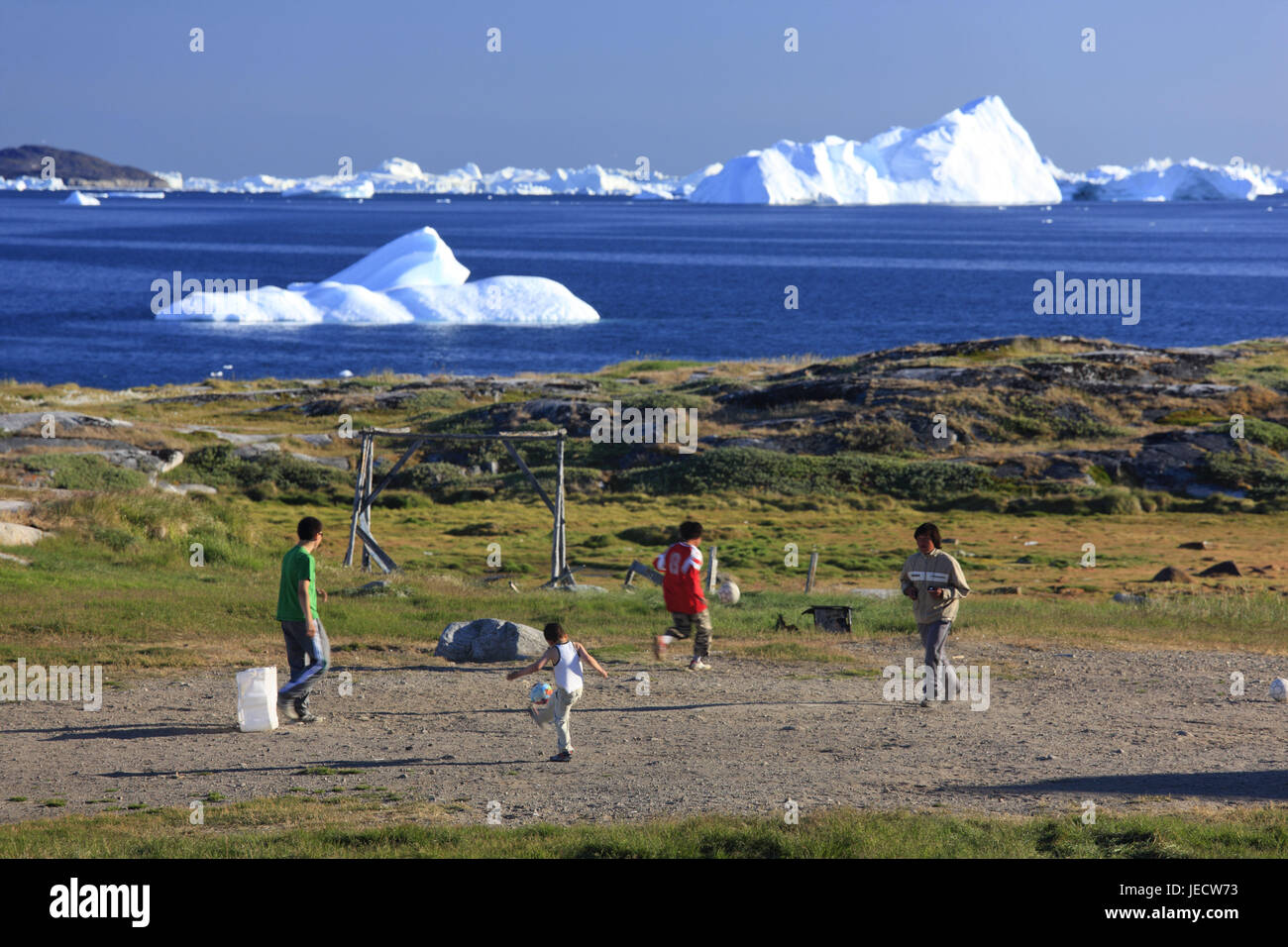 Inuit arctic games coastal inuit hi-res stock photography and images ...