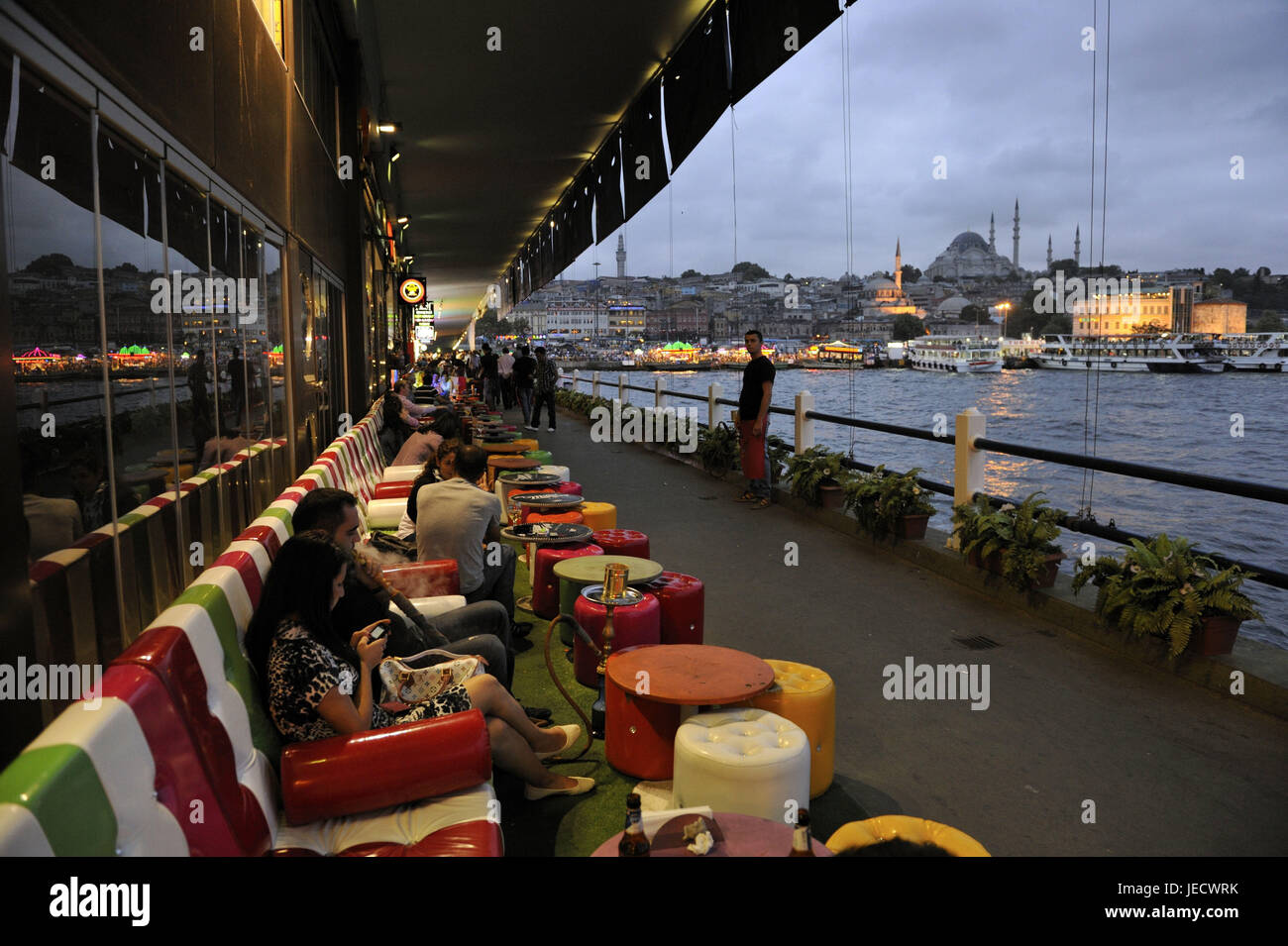 Turkey, Istanbul, part of town of Eminou, bar under the Galatabrücke in ...