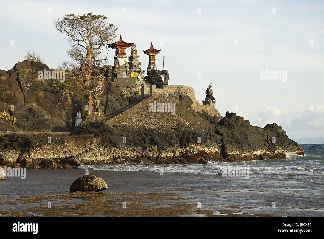 Hindus temple pura batu bolong hi-res stock photography and images - Alamy