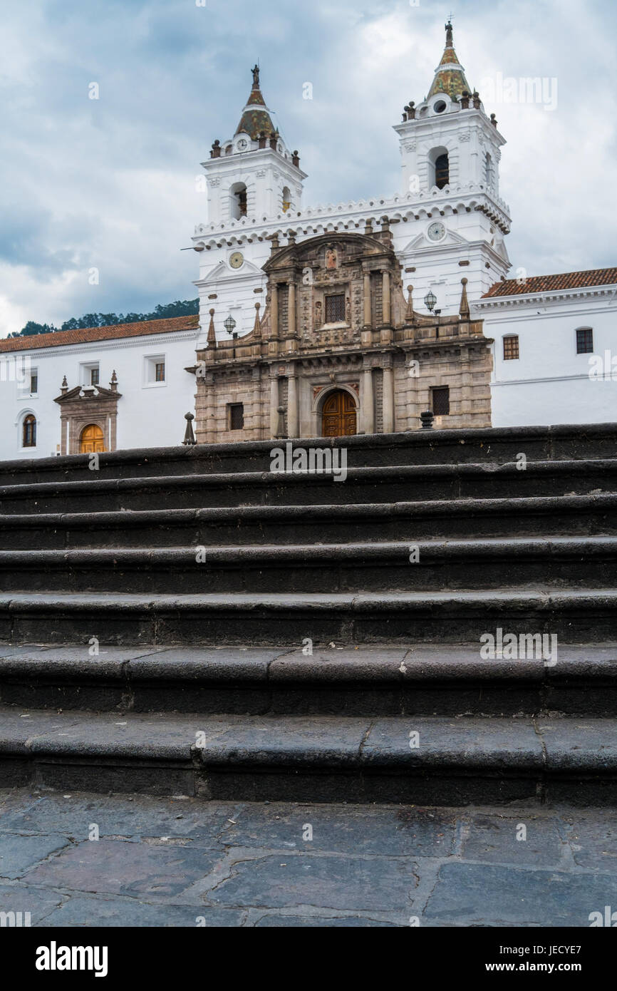 San francisco historic plaza in quito hi-res stock photography and ...