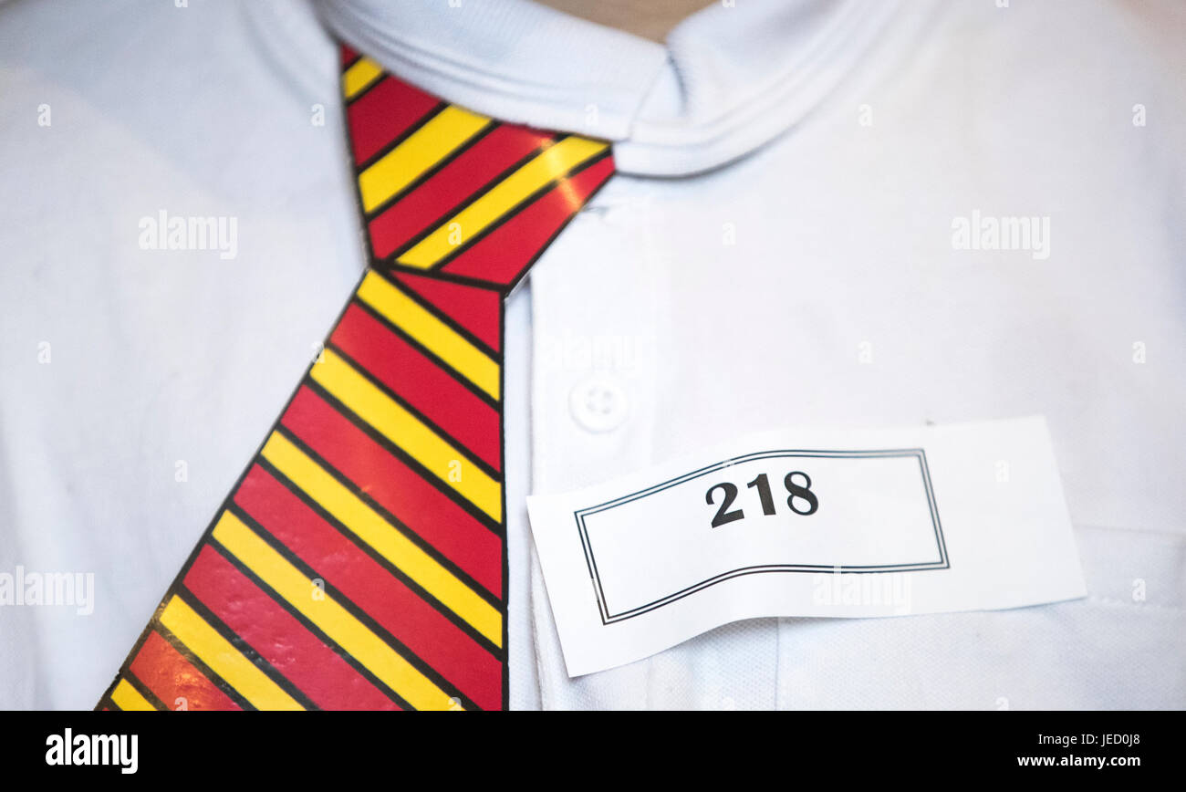 Child dressed as harry potter hi-res stock photography and images - Alamy