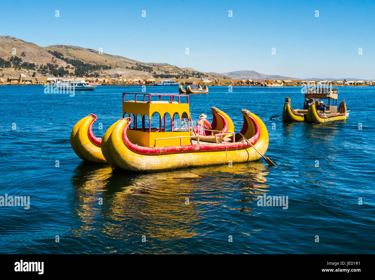 Reed boat peru hi-res stock photography and images - Alamy