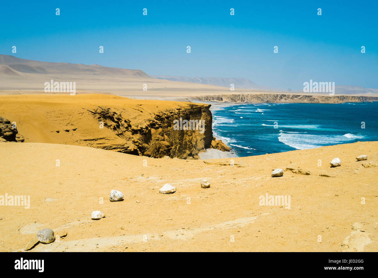 Deserted beach peru hi-res stock photography and images - Alamy
