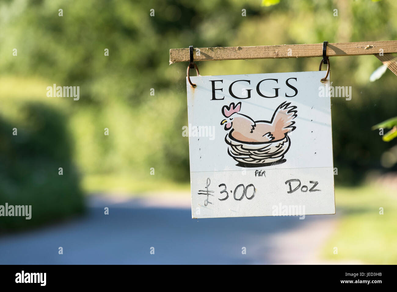 Eggs for sale signs hi-res stock photography and images - Alamy