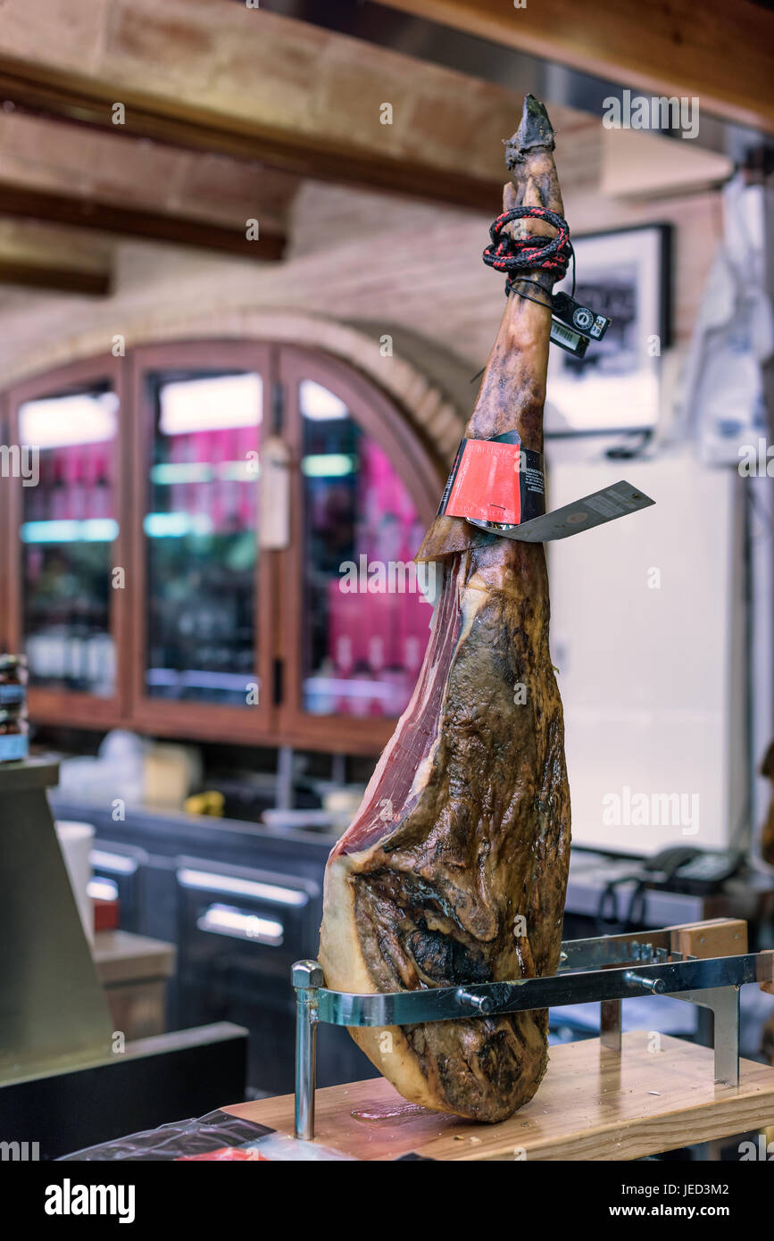 Pata negra jamon iberico hi-res stock photography and images - Alamy