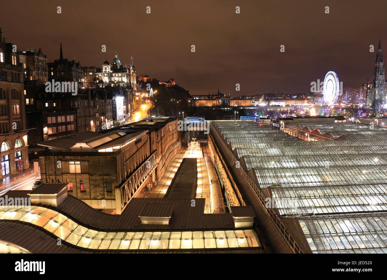 Edinburgh waverley railway station hi-res stock photography and images ...