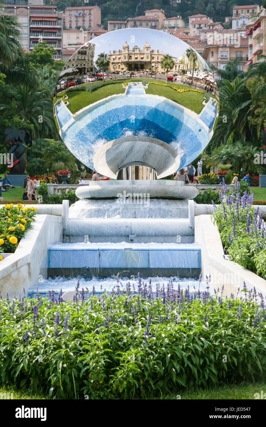 MONTE CARLO, MONACO - JULY 6, 2008: mirror on fountain with reflection ...