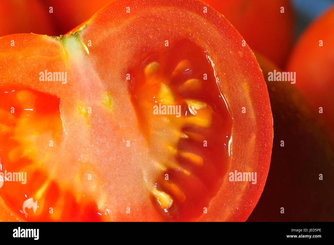 Close up of a sliced open tomato Stock Photo - Alamy