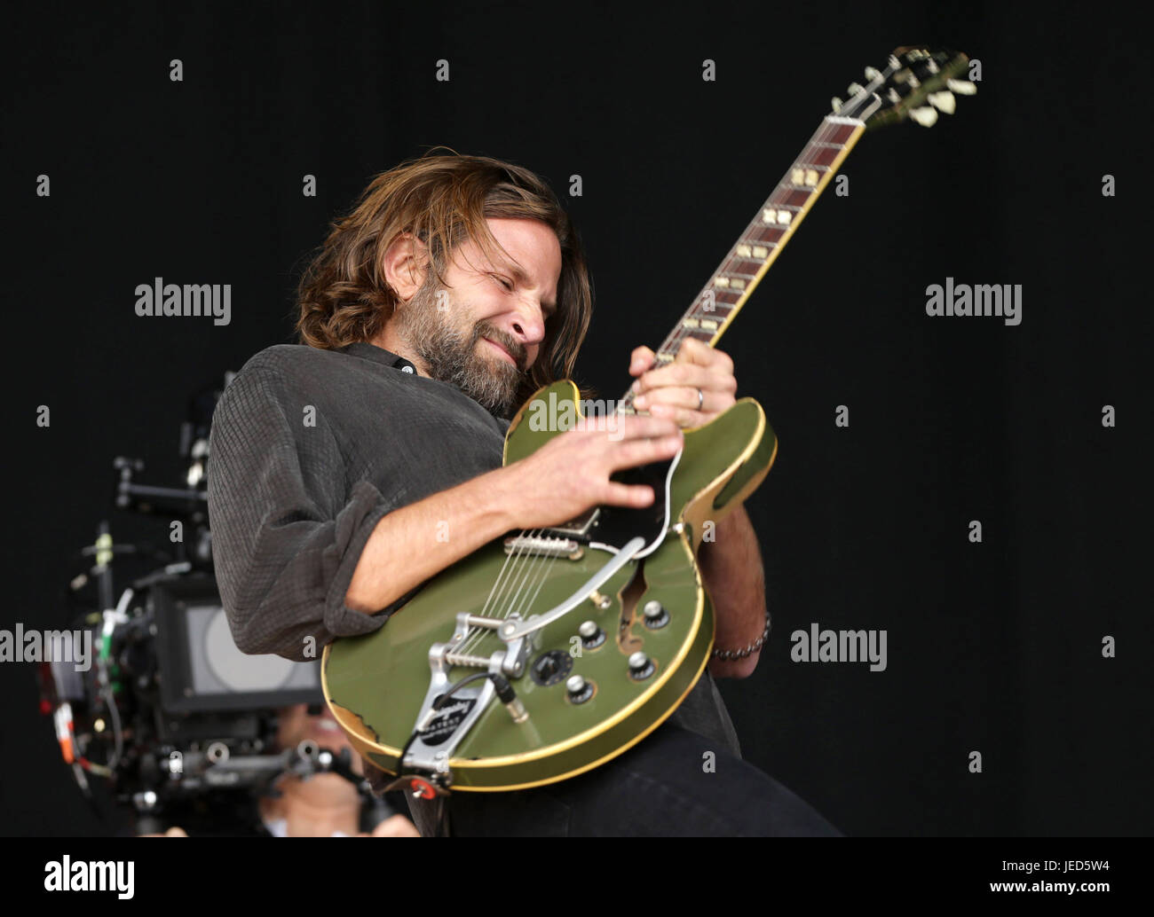 Bradley cooper on star born hi-res stock photography and images - Alamy