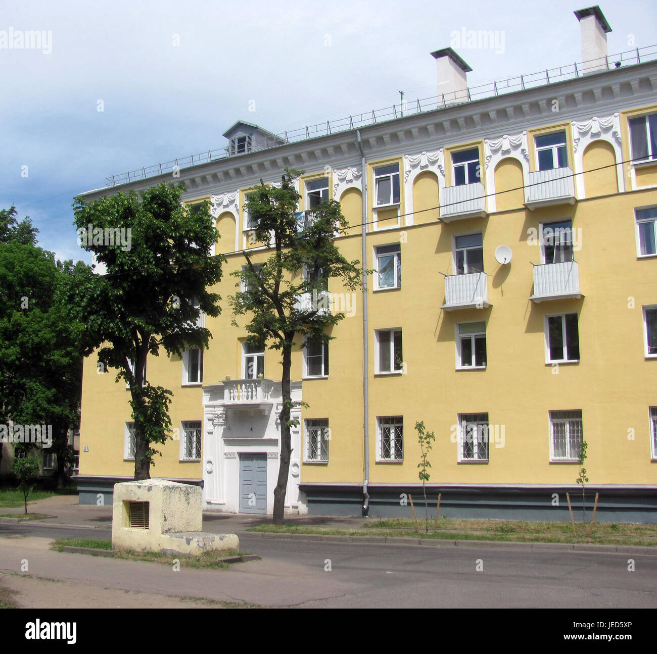 Soviet architecture apartment hi-res stock photography and images - Alamy