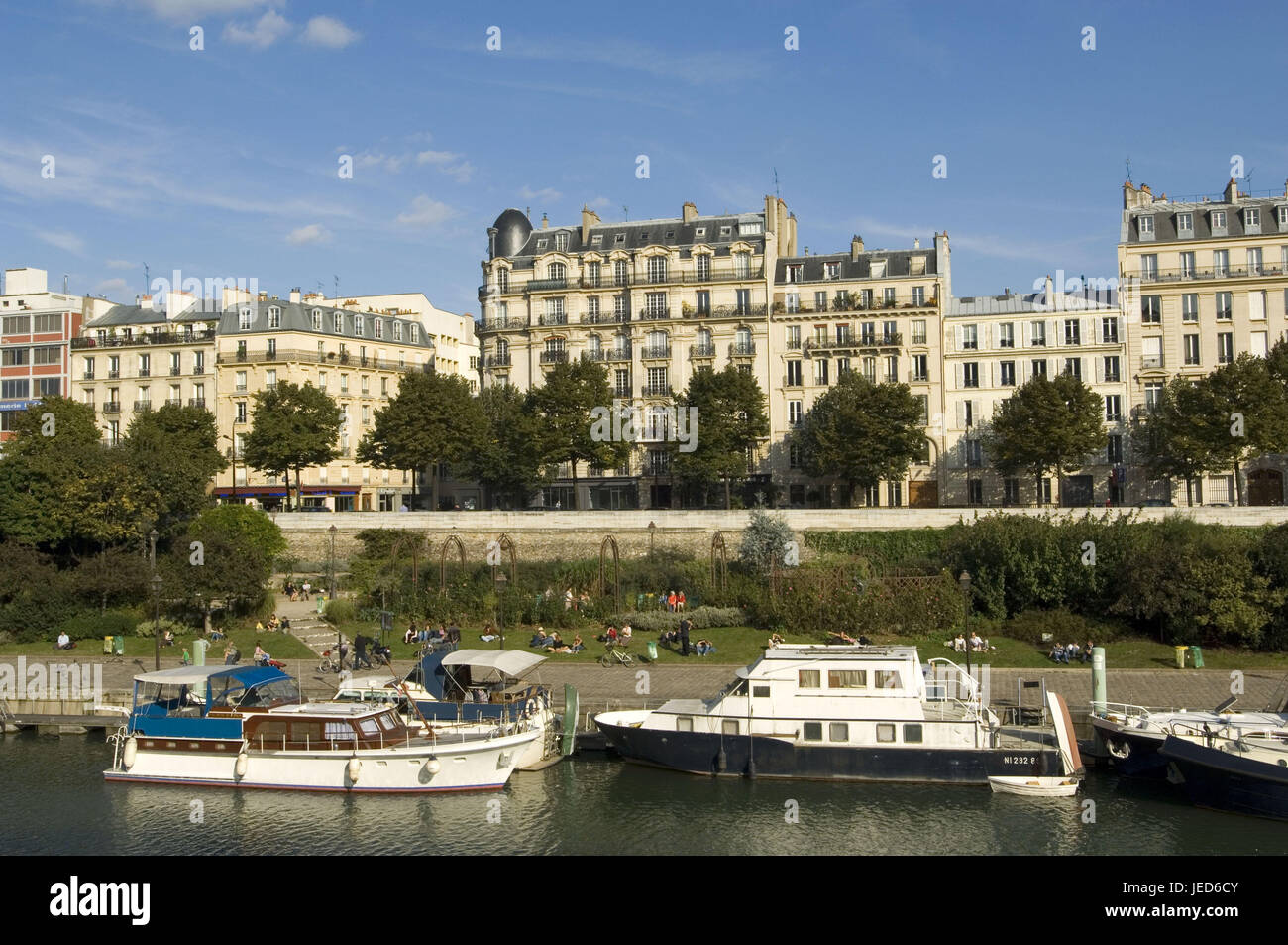 Paris basin hi-res stock photography and images - Alamy