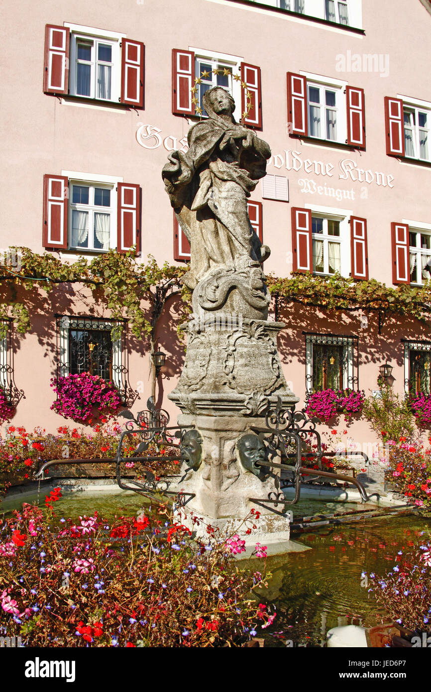 Well with crown hi-res stock photography and images - Alamy