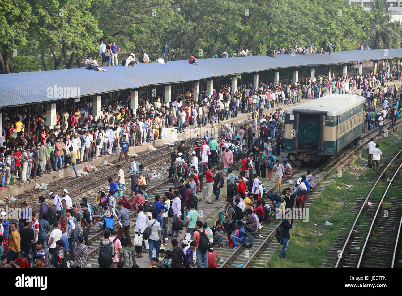 Bangladeshi train hi-res stock photography and images - Alamy