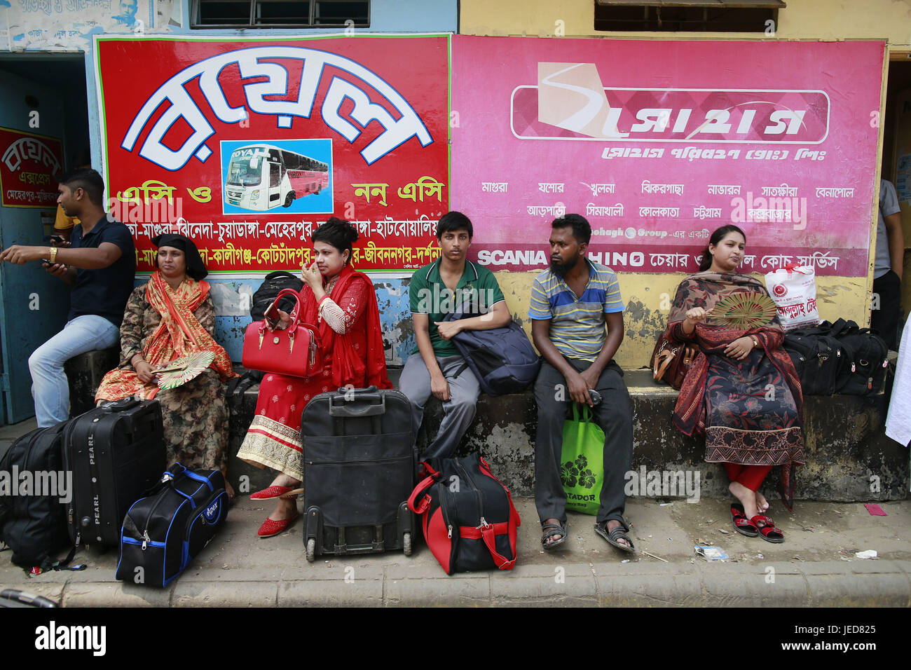 Homebound hi-res stock photography and images - Alamy