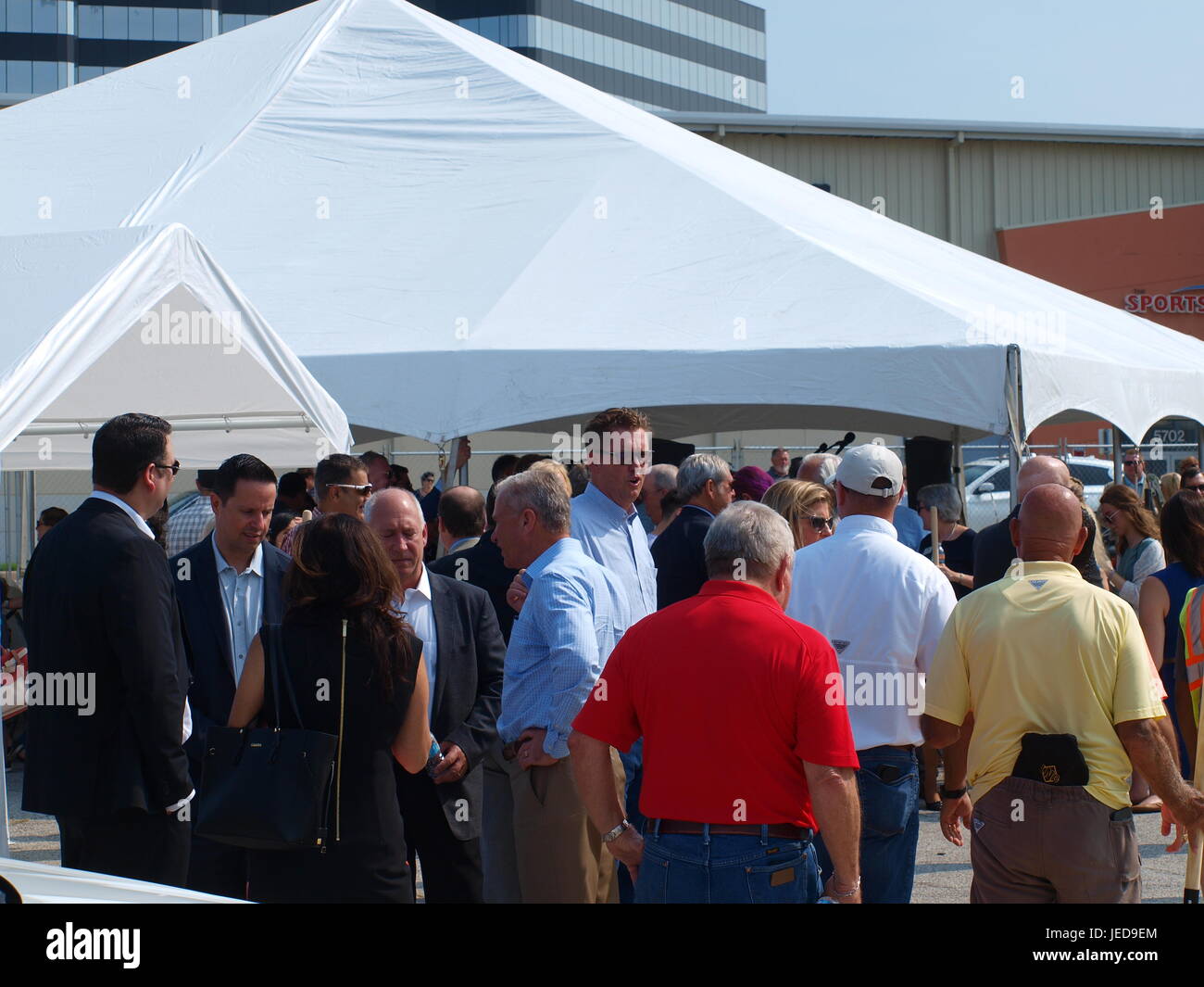 Dallas, USA. 23rd June, 2017. The $4B refurbishment at Valley View got ...