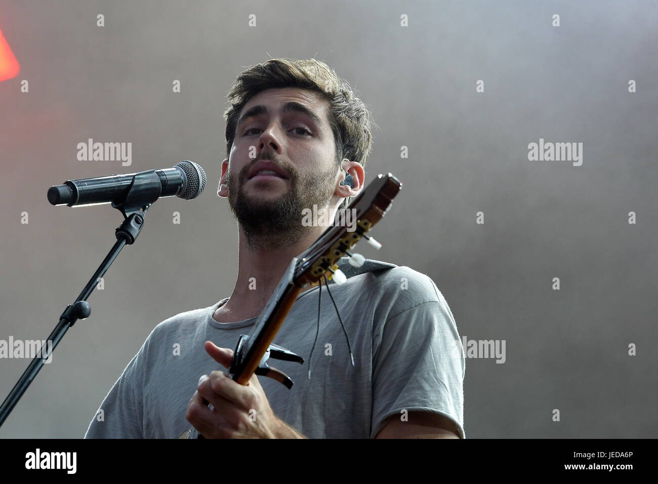 Pop charts hi-res stock photography and images - Alamy
