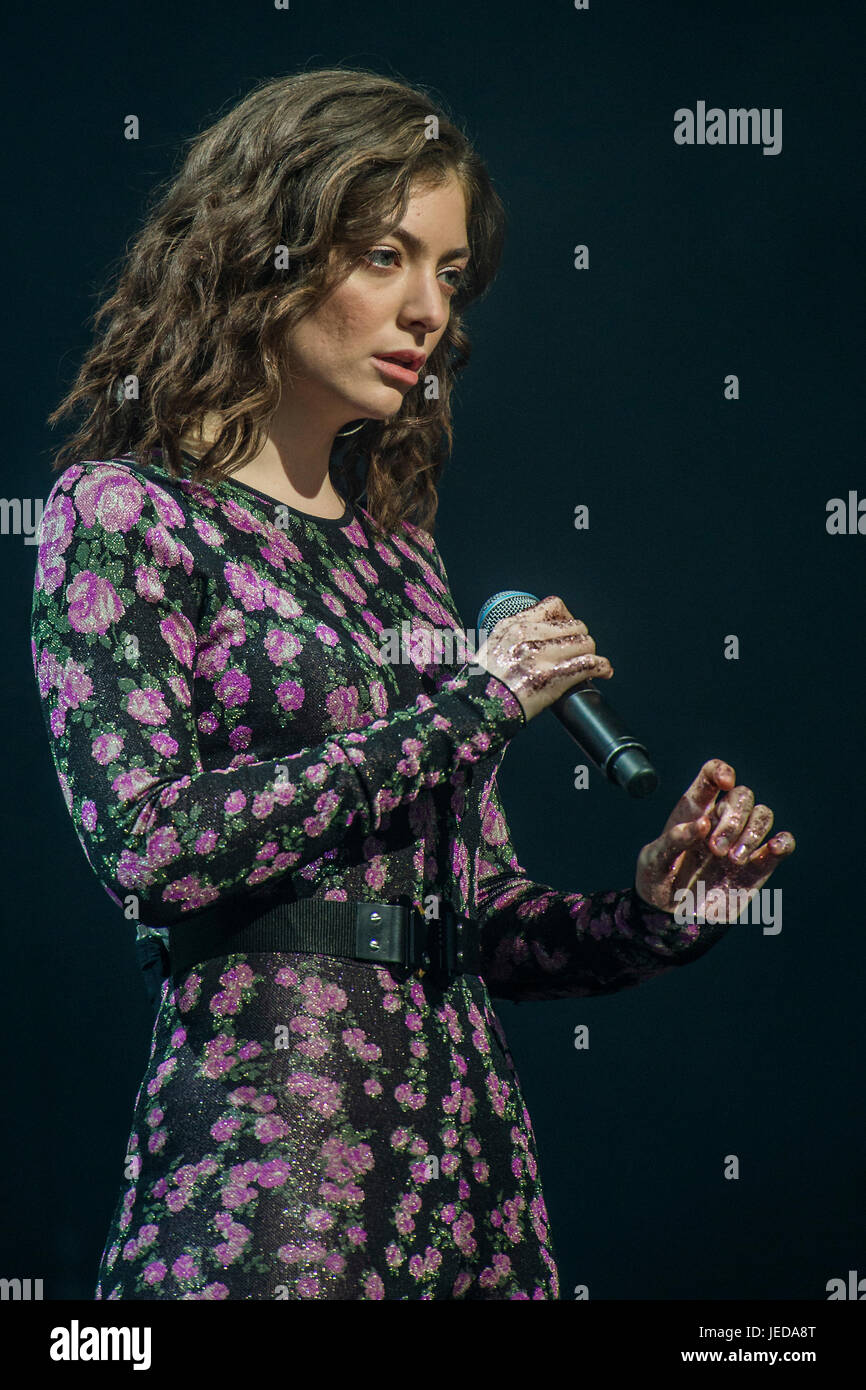 Lorde hi-res stock photography and images - Alamy
