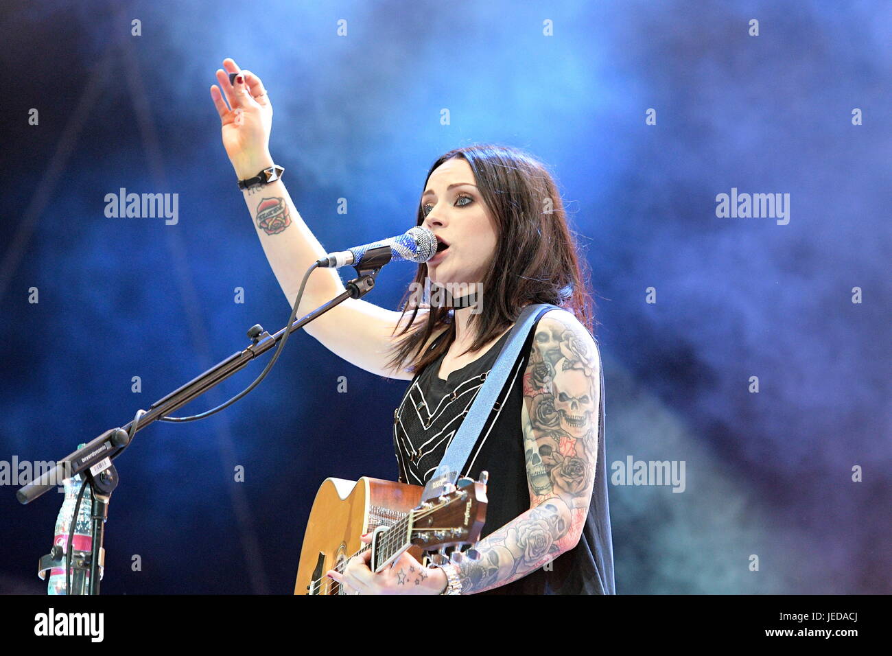 Amy singer hi-res stock photography and images - Alamy
