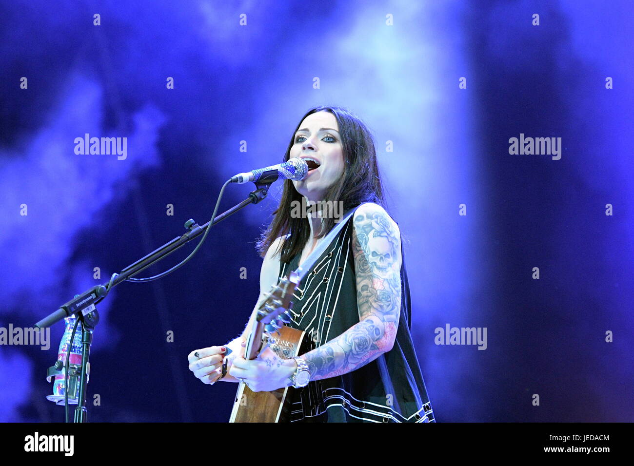 Amy singer hi-res stock photography and images - Alamy