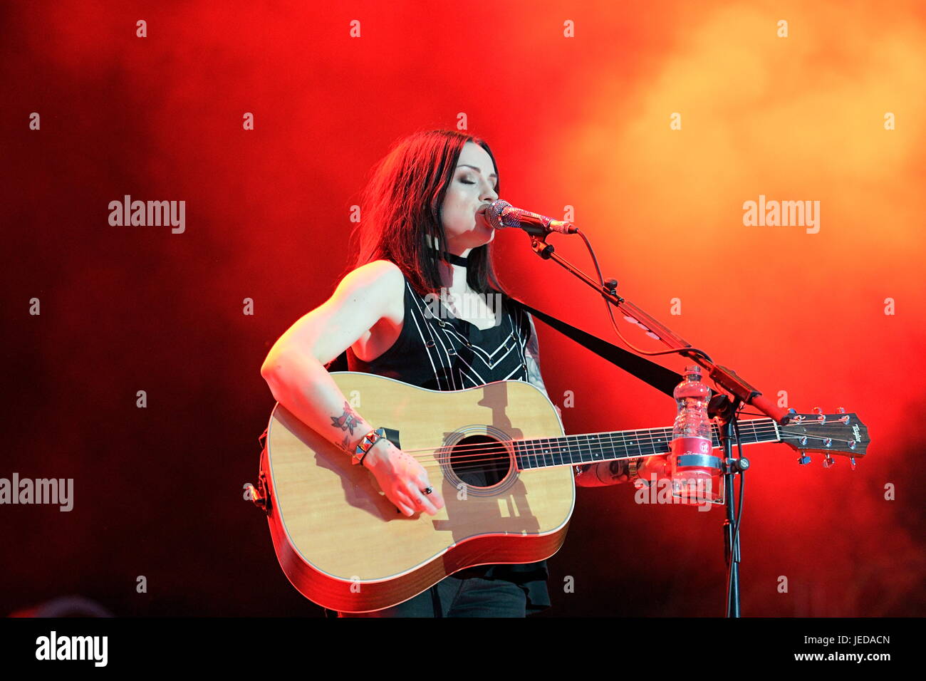 Amy macdonald live hi-res stock photography and images - Alamy