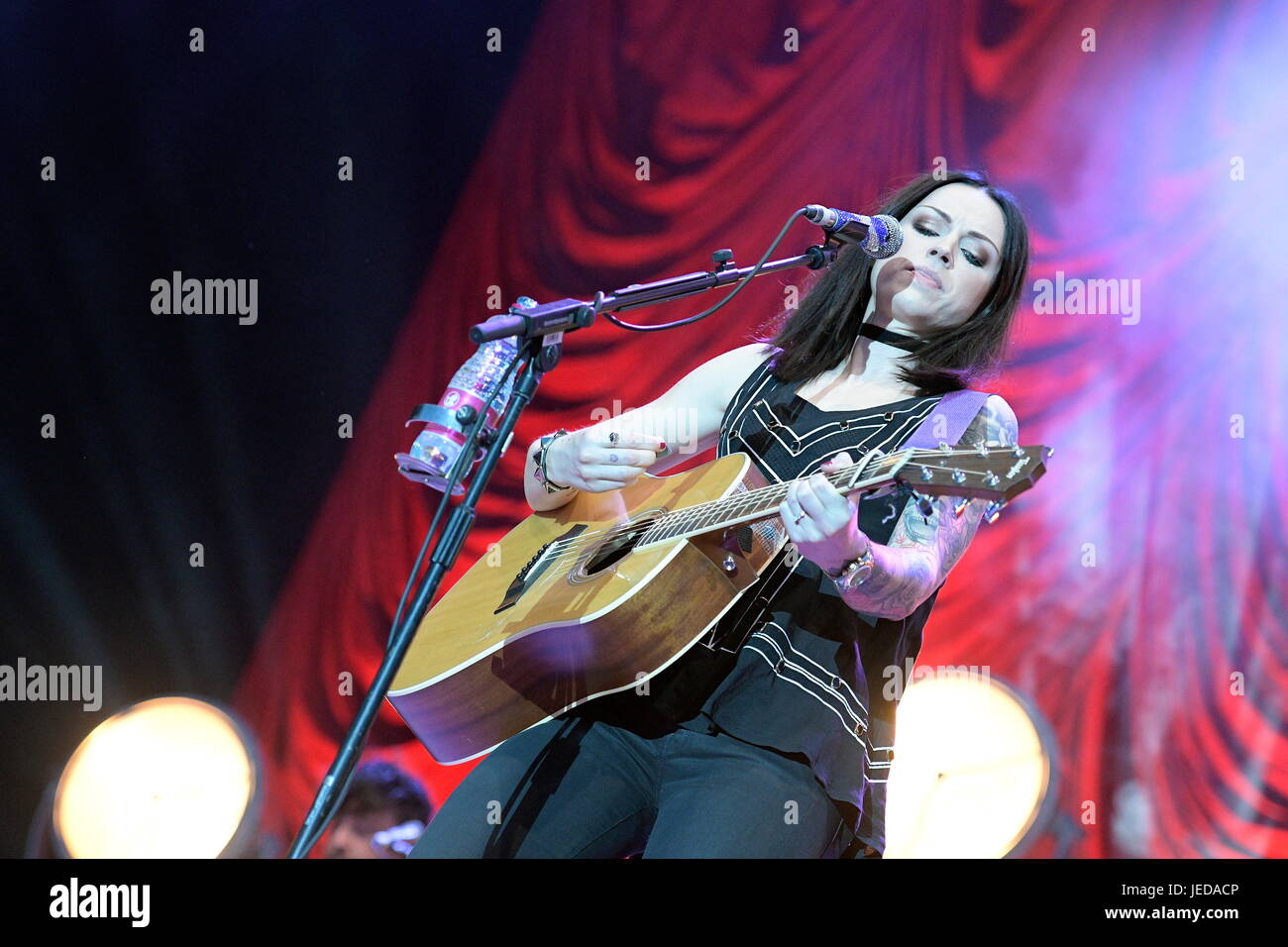 Amy macdonald live hi-res stock photography and images - Alamy