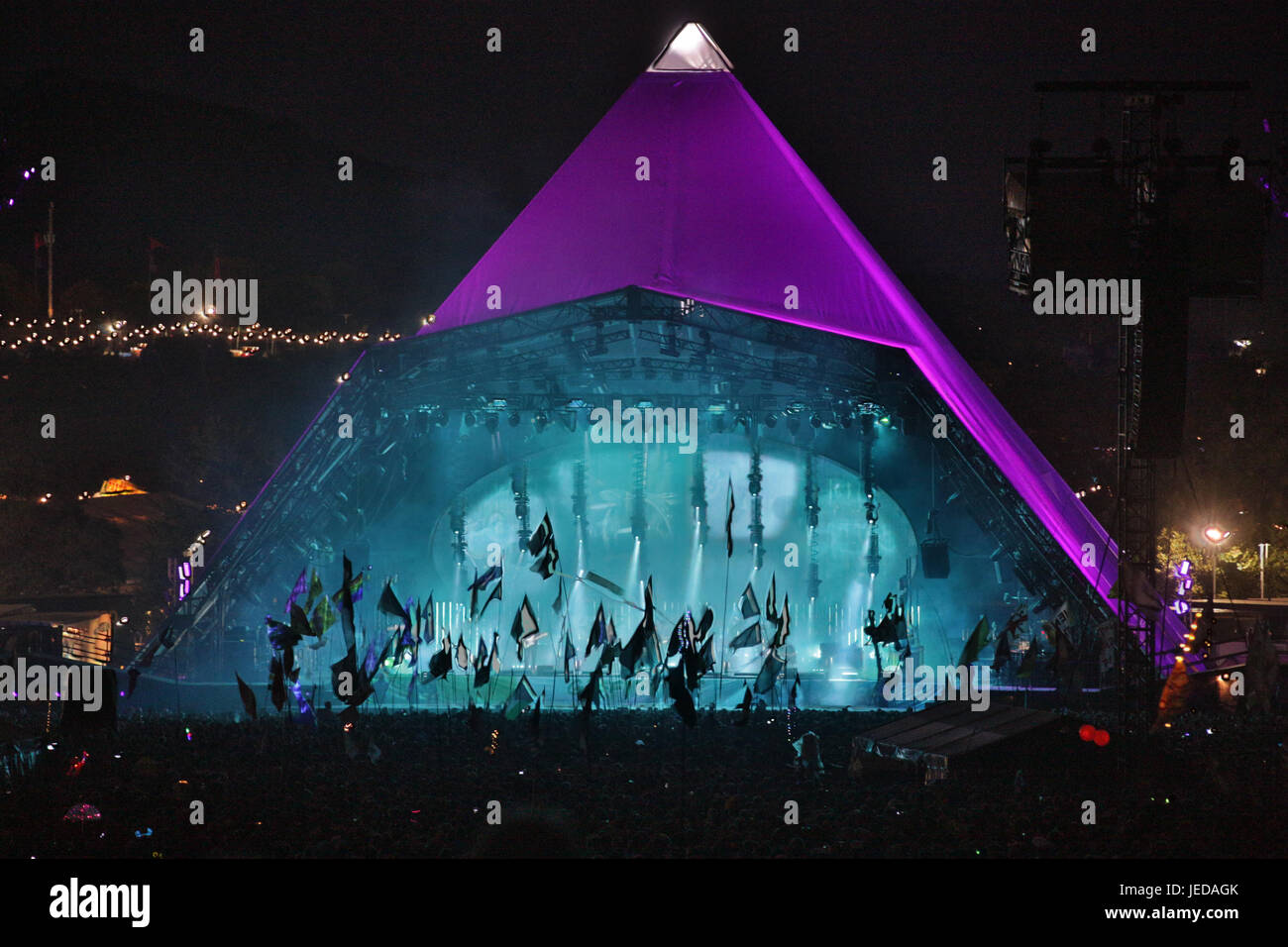 Glastonbury festival pyramid stage hi-res stock photography and images ...