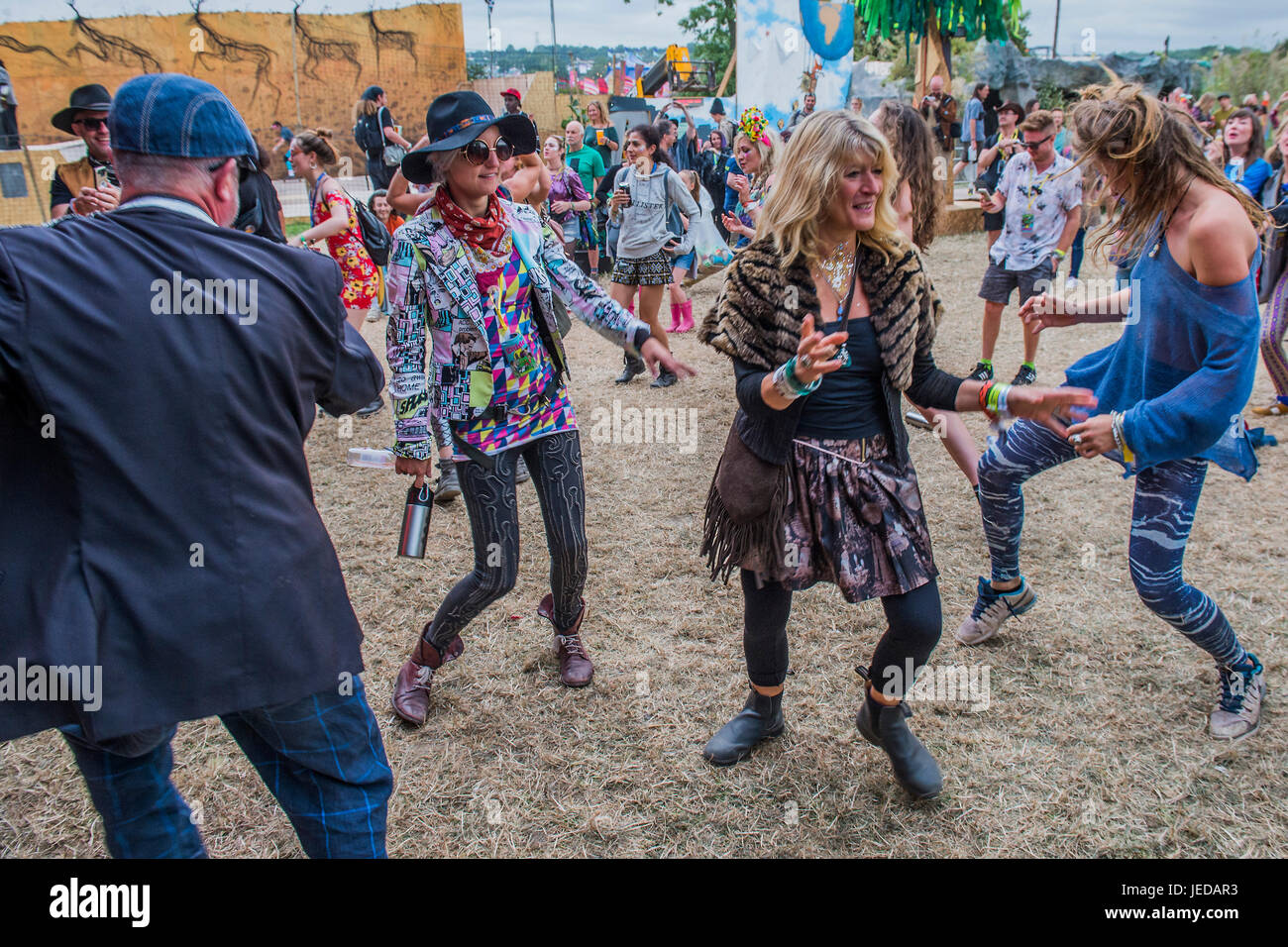 Denim drag band perform on hi-res stock photography and images - Alamy