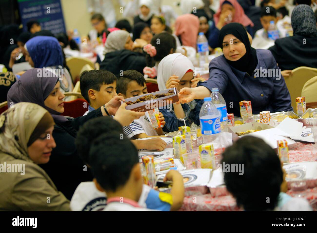 Syrian people hi-res stock photography and images - Alamy
