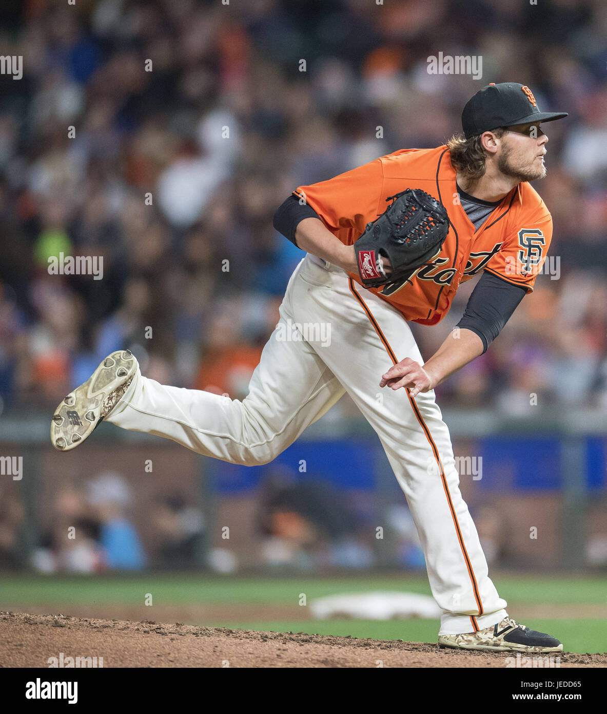 San francisco giants relief pitcher steven okert 48 hi-res stock photography and images - Alamy