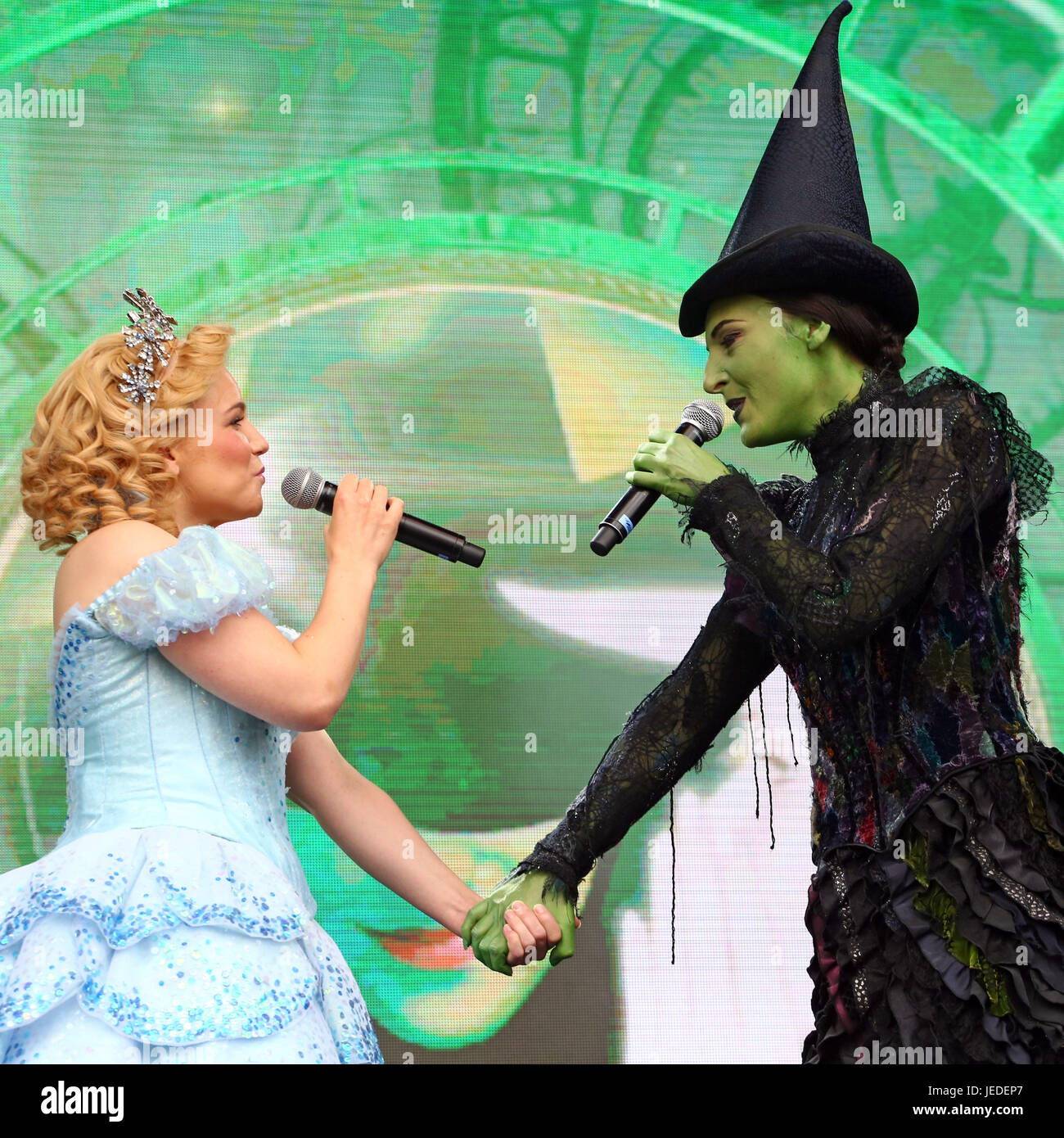 London west end theatre wicked 2017 hi-res stock photography and images ...