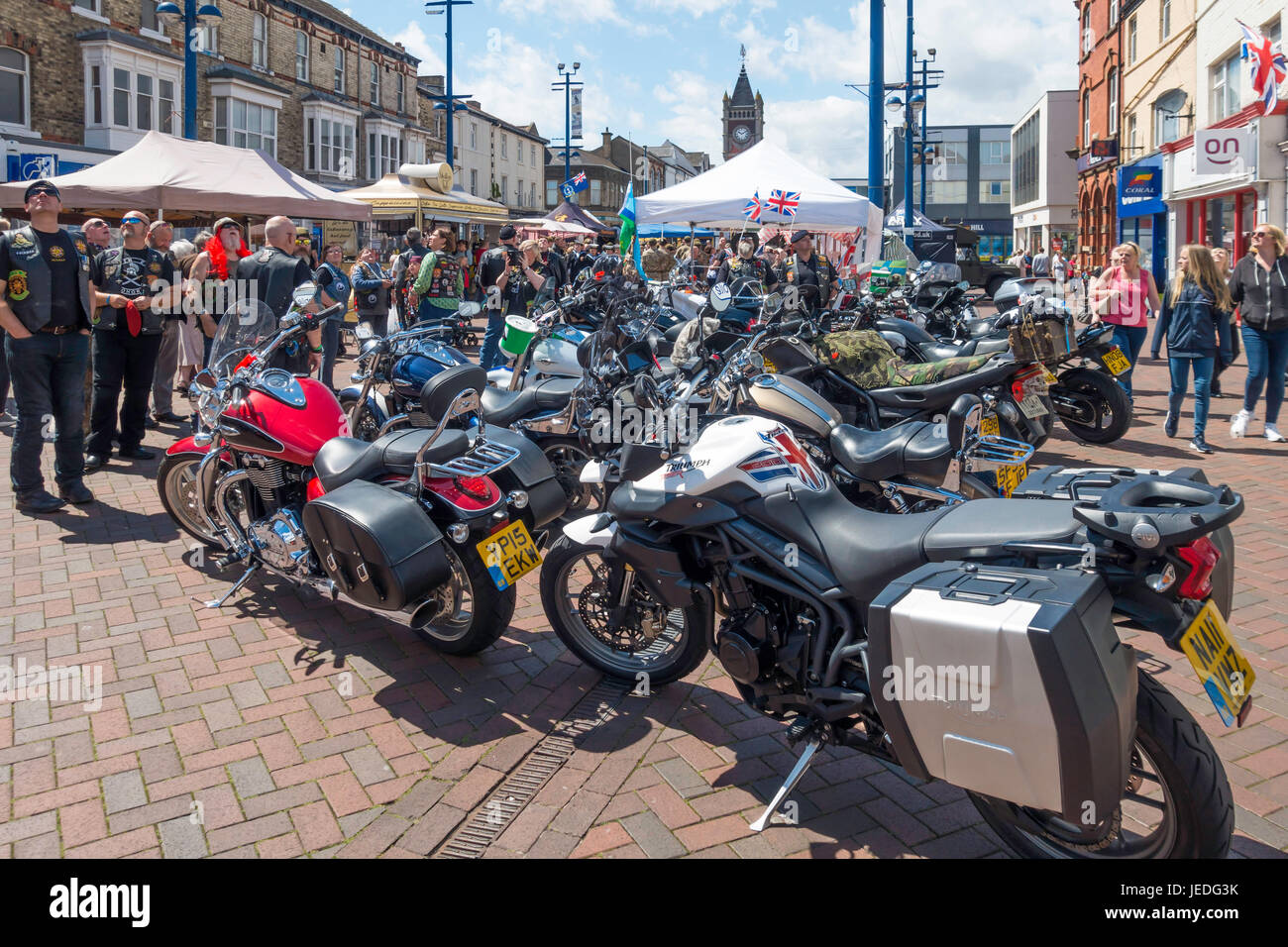 Armed forces and family and uk hi-res stock photography and images - Alamy