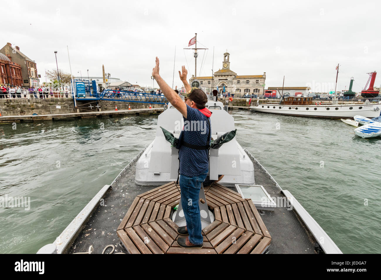 Waving goodbye ship hi-res stock photography and images - Alamy