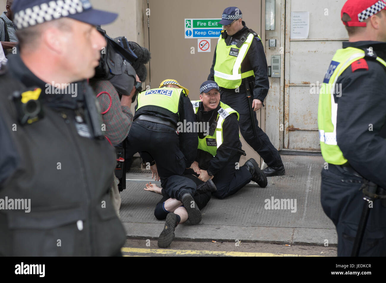 Edl protester hi-res stock photography and images - Alamy