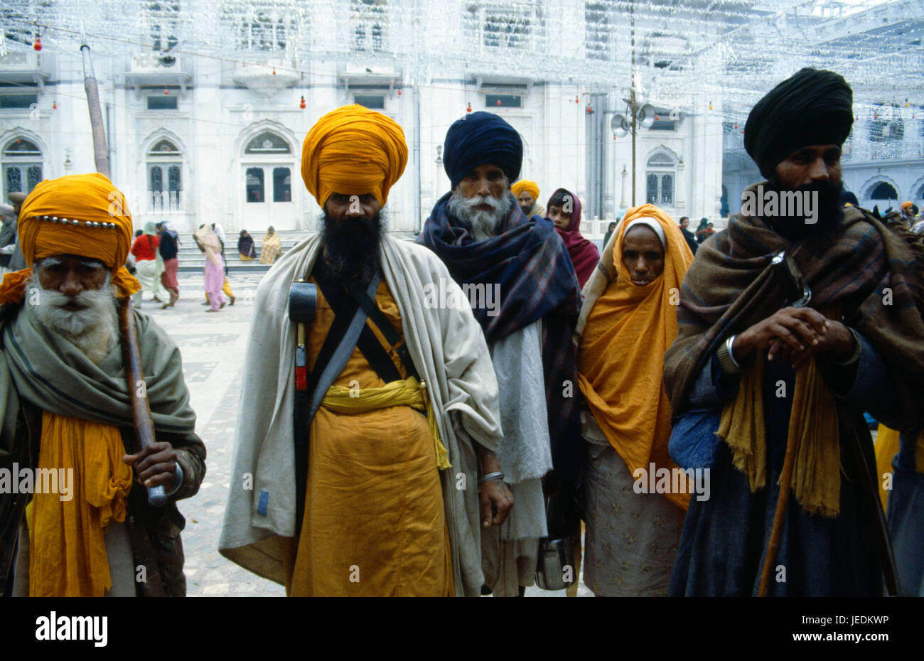 Men with swords hi-res stock photography and images - Alamy