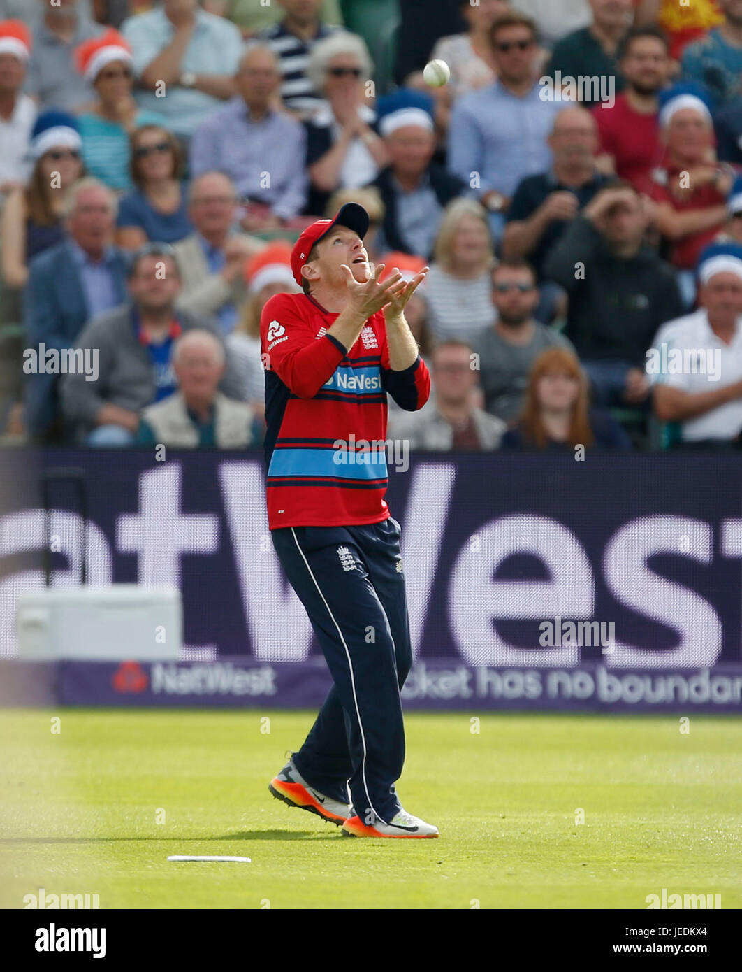England's Eoin Morgan catches out South Africa's AB De Villiers during ...