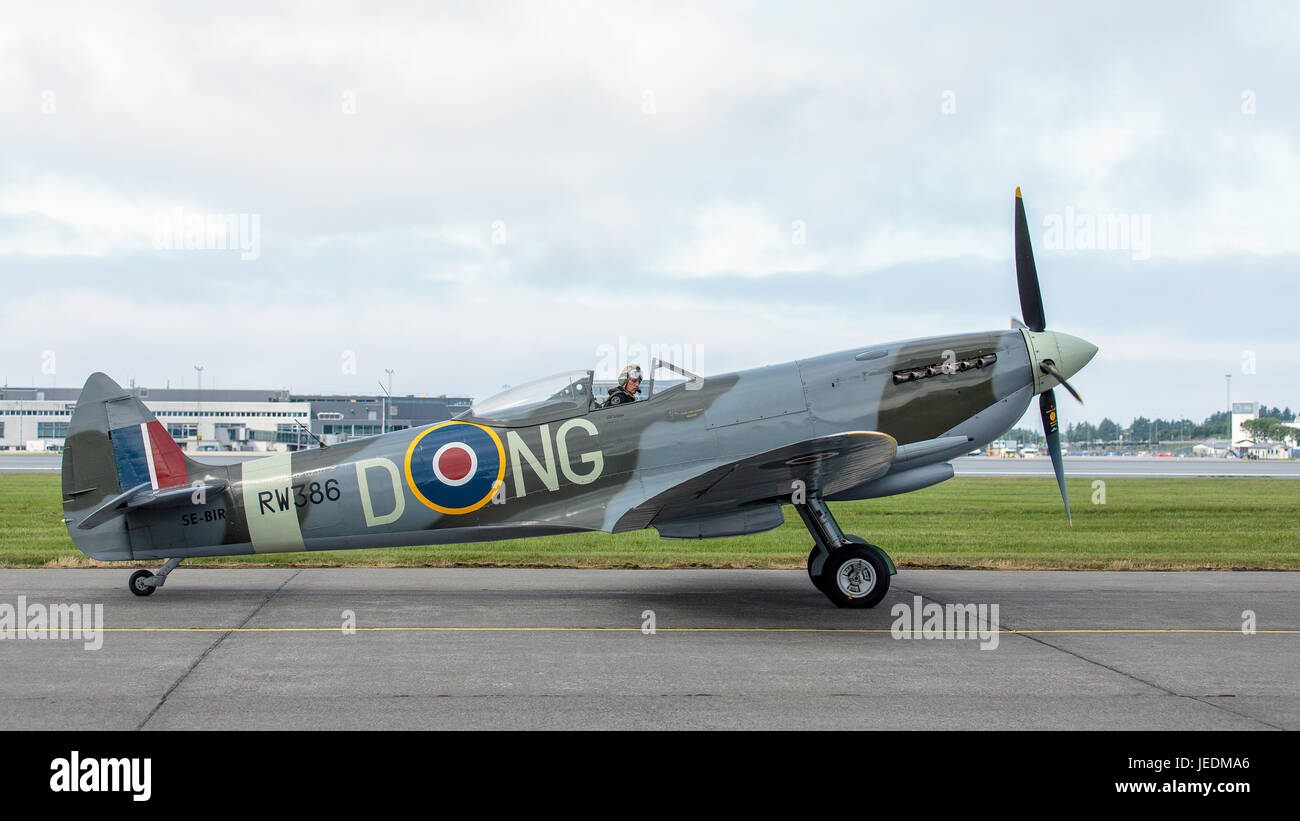 World war 2 spitfire aircraft hi-res stock photography and images - Alamy