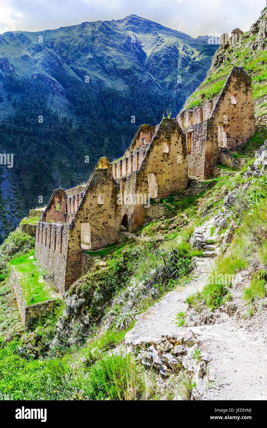 Pinkuylluna, ruins of ancient Inca storehouses located on mountains ...