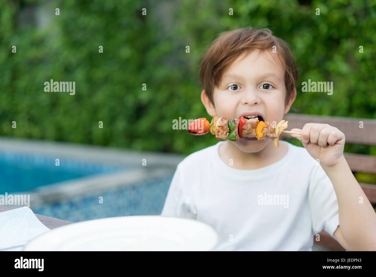 Bbq beach family hi-res stock photography and images - Alamy