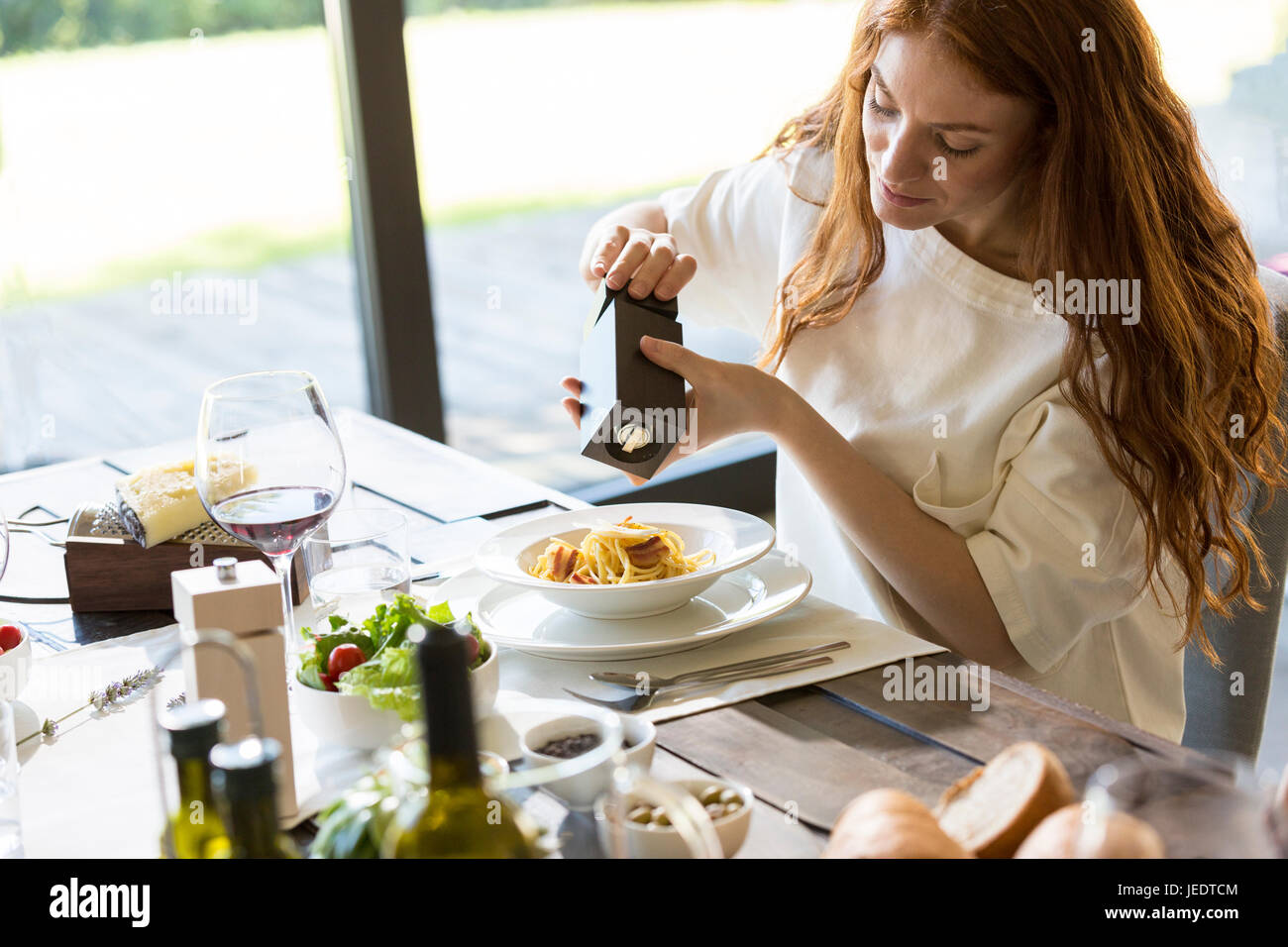 Woman eating spaghetti italy hi-res stock photography and images - Alamy