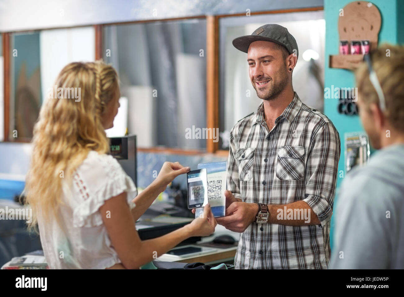 Qr code shop hi-res stock photography and images - Alamy