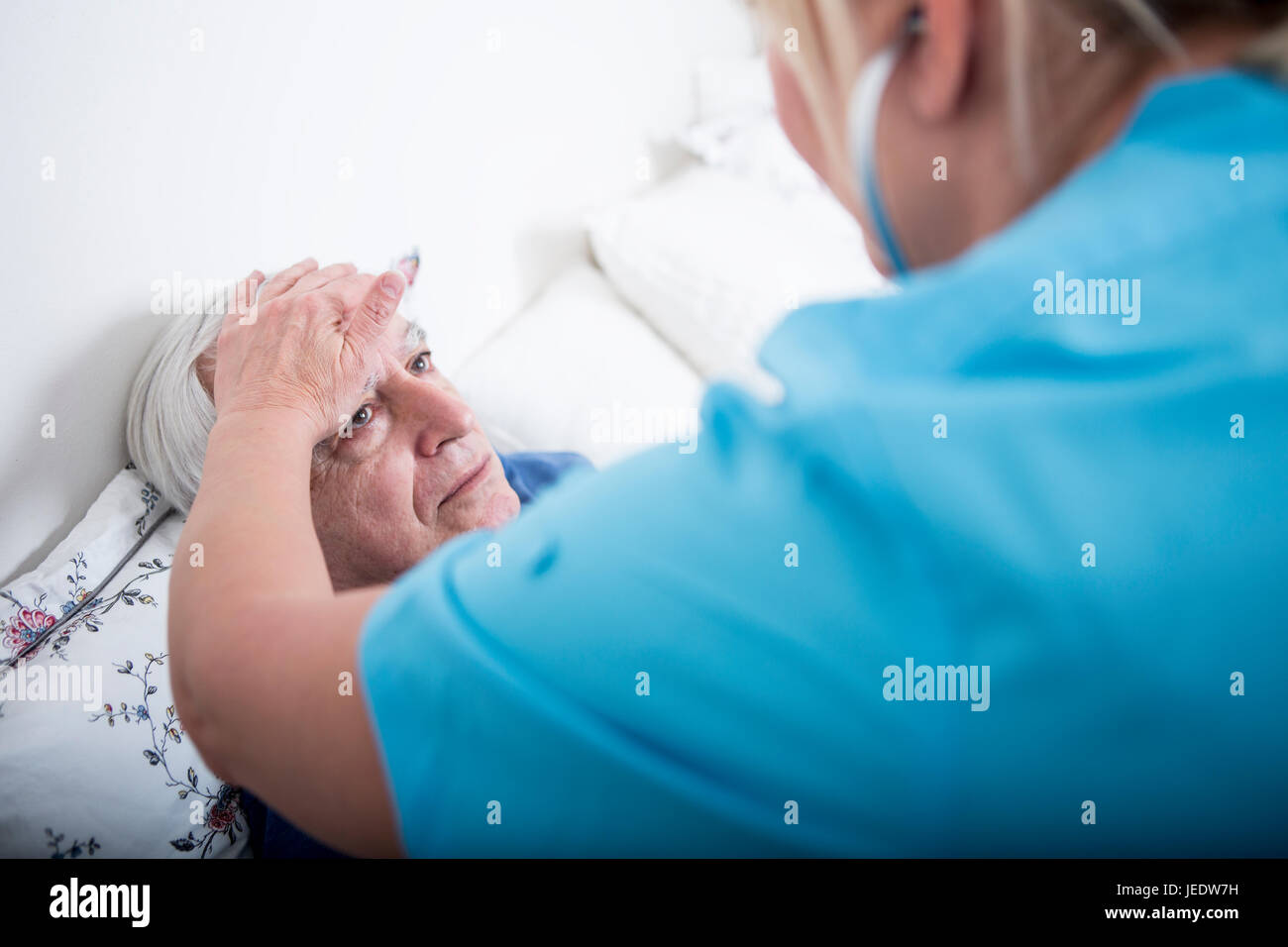 Sick patient patients hi-res stock photography and images - Alamy