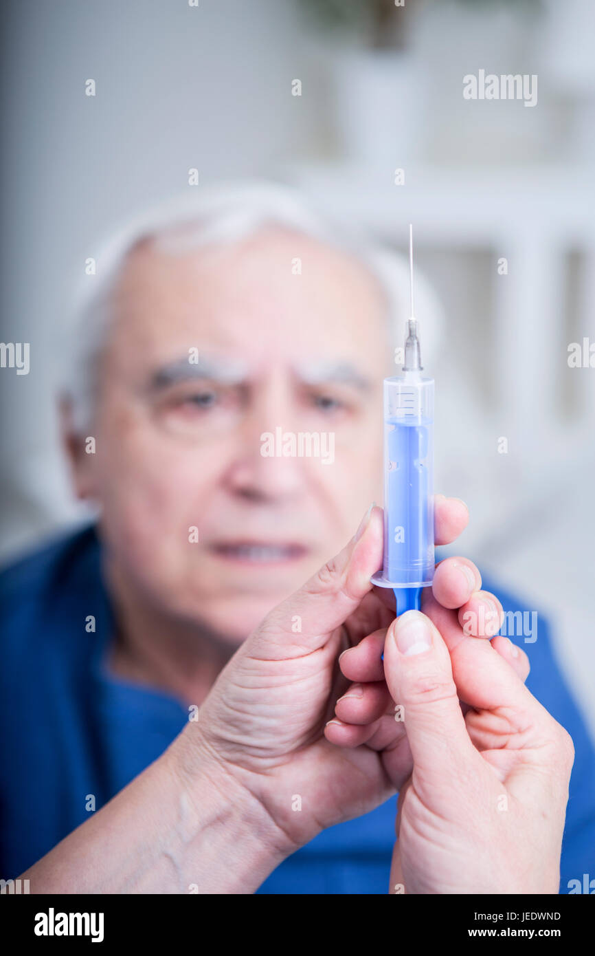 Nurse preparing injection for patient Stock Photo - Alamy