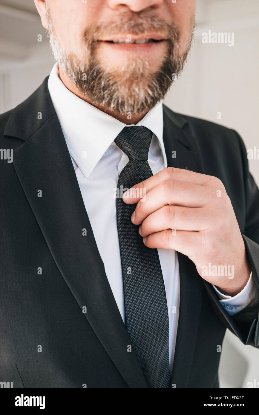 Businessman wearing business suit hi-res stock photography and images ...
